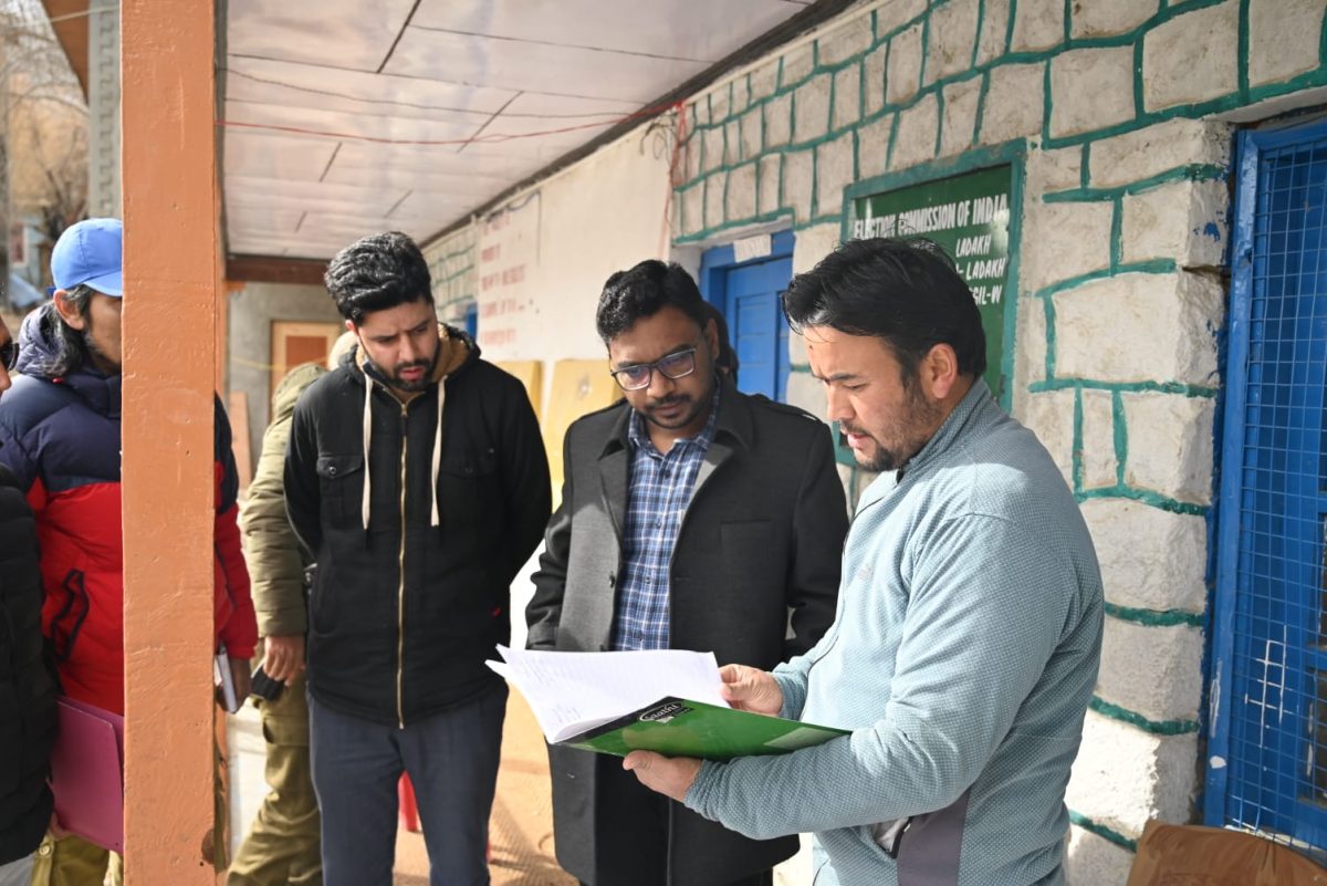 SSR Special Campaign: DEO visits Polling Stations to review ongoing ...