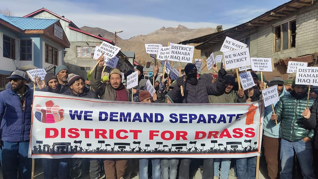People hit streets demanding separate district status for Drass – Indus ...