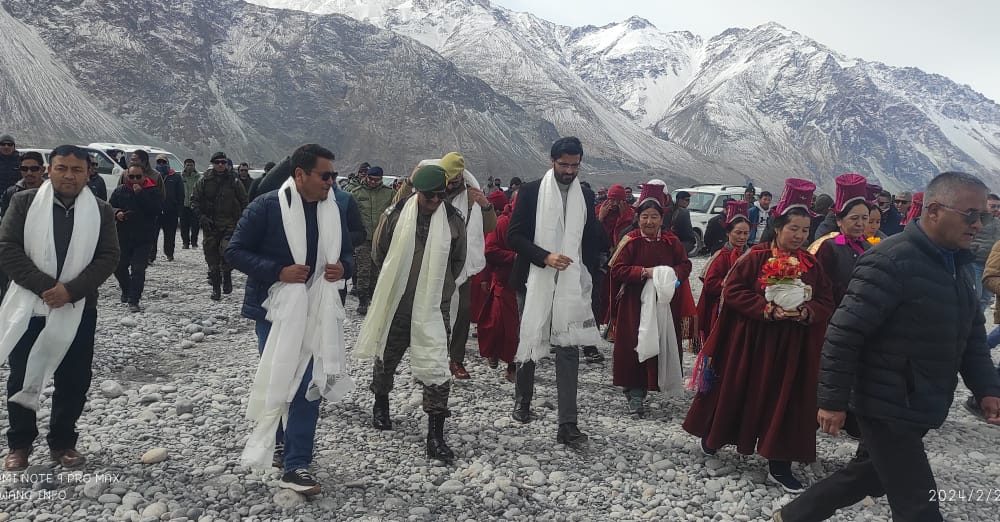 Angchok, Brig Hemanshu inaugurate Temporary Bridge over Shayok River ...