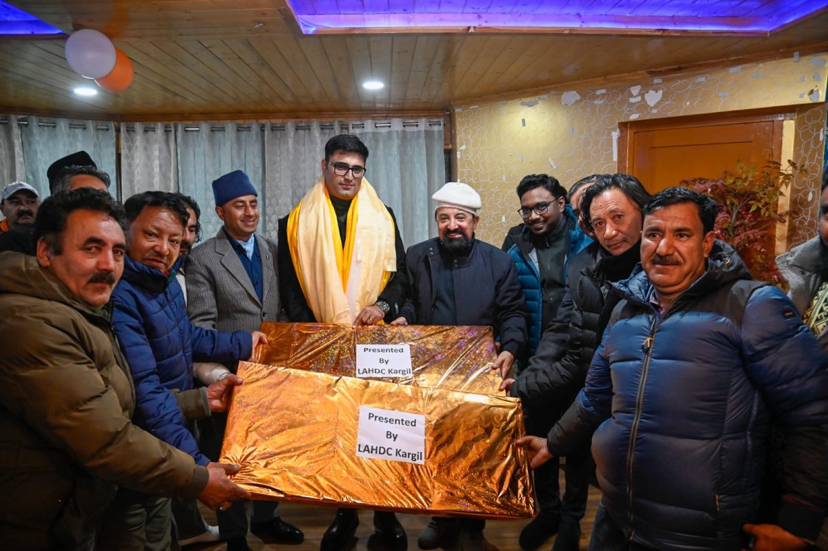 LAHDC Kargil bids affectionate farewell to outgoing SSP Anayat Ali ...