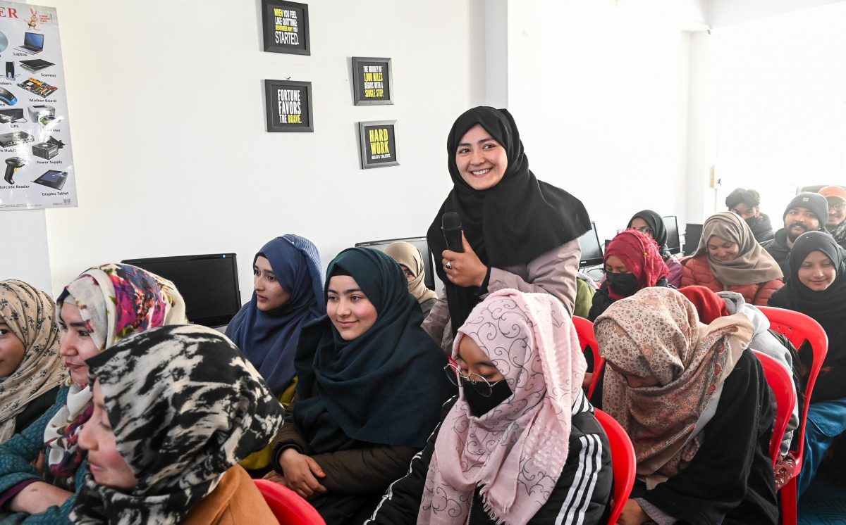 JD Imteeaz Kacho interacts with students at Digital Computer Centre ...