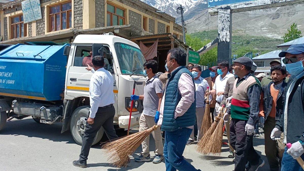 Cleanliness drive held at Main Market Sankoo – Indus Dispatch