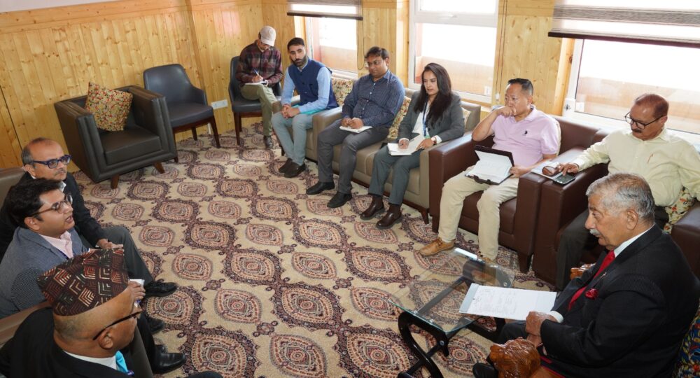 Maj Gen Narayanan-led NITI Aayog team calls on LG – Indus Dispatch