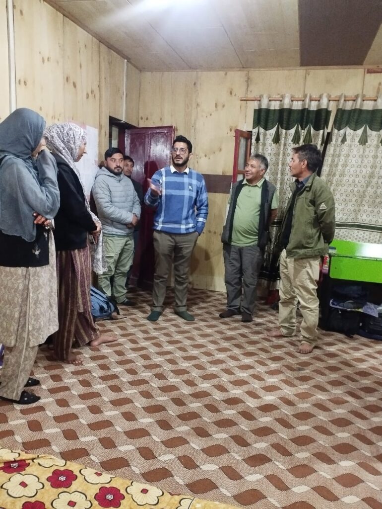 SDM Shakar Chiktan conducts inspection of Hostels at HSS Chiktan ...