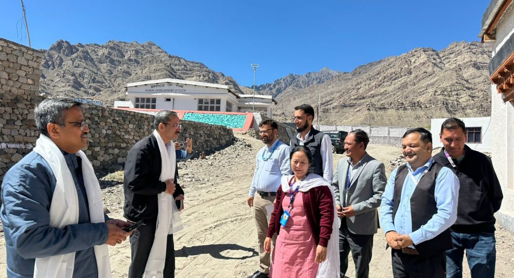 LRLM, CRISIL Foundation holds Financial Literacy Session in Leh – Indus ...