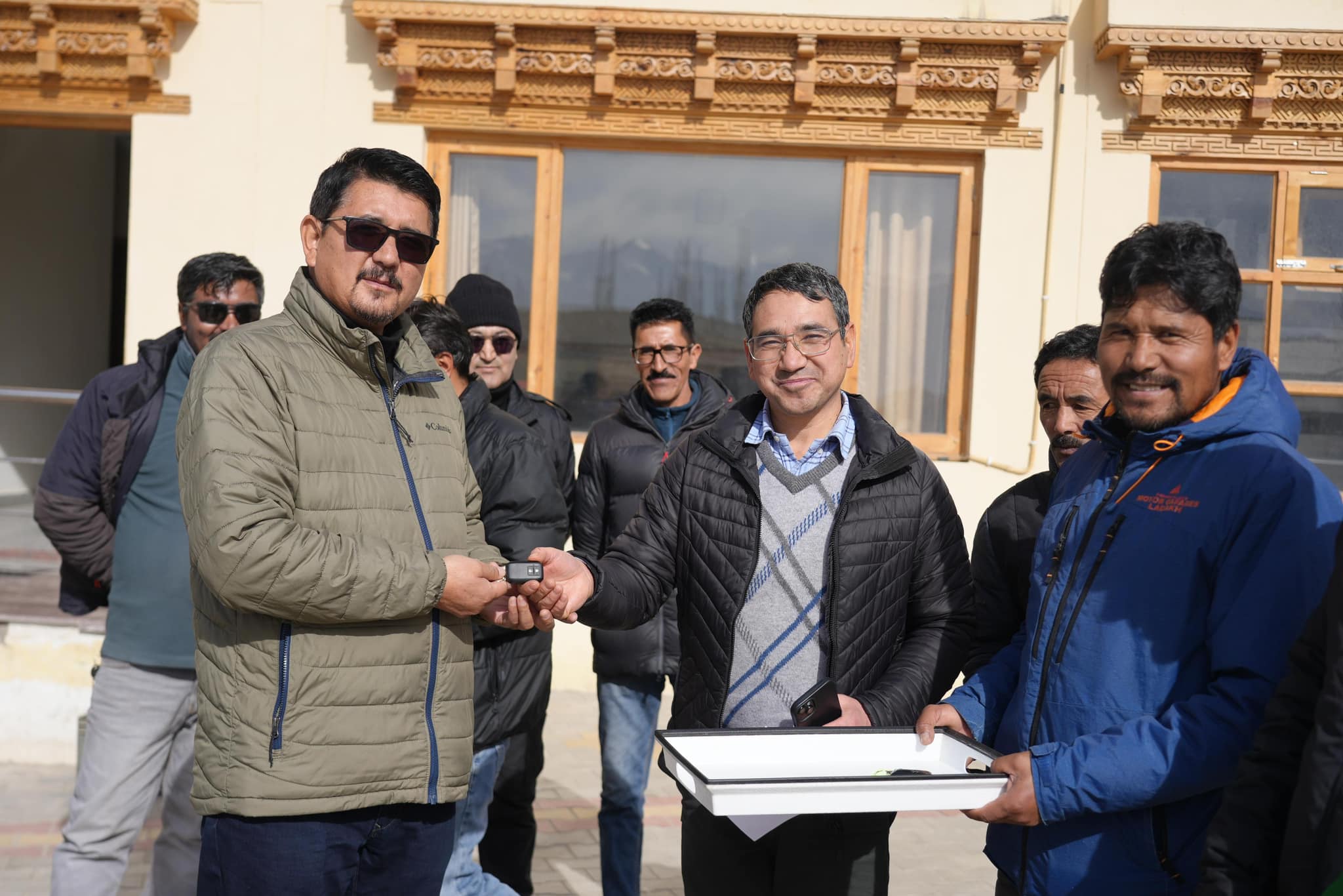 CEC distributes Environment-Friendly vehicles to key departments ...