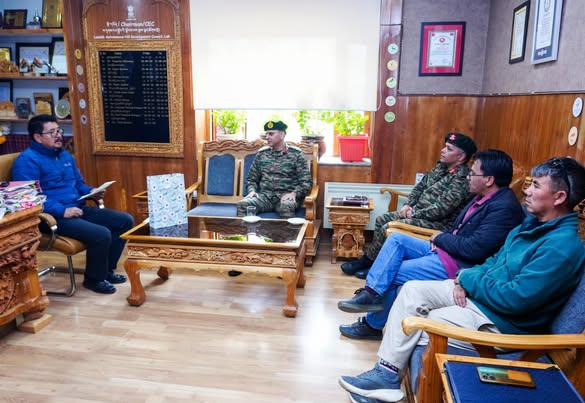 Fire & Fury Corps officers call on Chairman Hill Council – Indus Dispatch