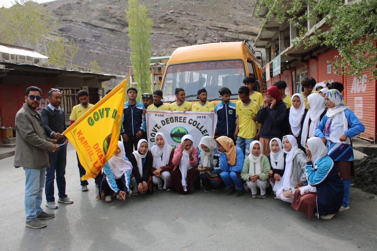 Principal GDC Drass Flags Off College Handball, Archery Teams for ...