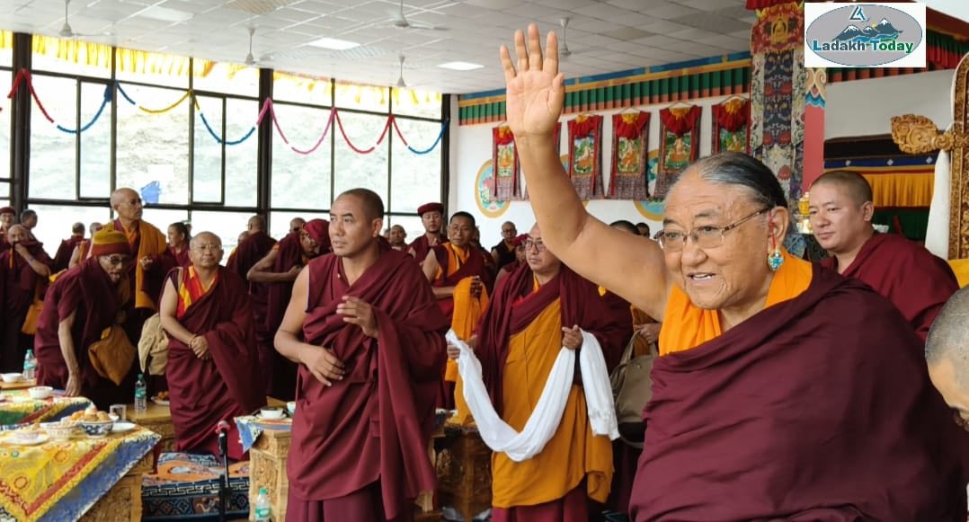 His Holiness Trichen Rinpoche Bestows Long Life Empowerment at Zer ...