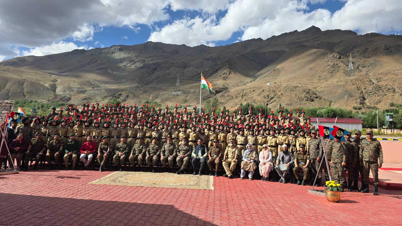 DG NCC Pays Homage at Kargil War Memorial, Interacts with NCC Cadets ...