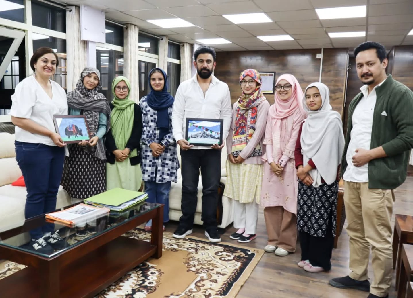 Bollywood Actor Amit Sadh Interacts with Team Stringmo, Commends Their ...